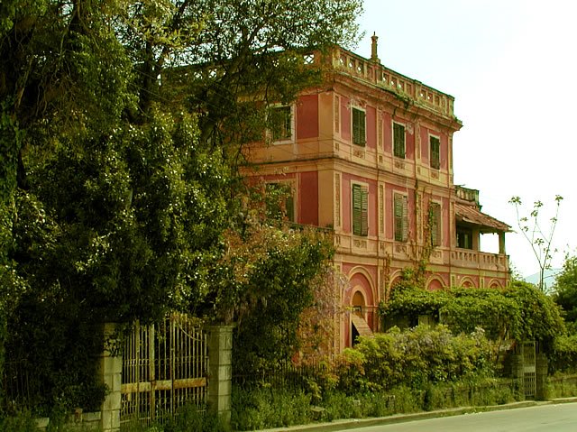 VILLA ROSSA: Το κόκκινο αρχοντικό του Νίκου Ασπιώτη, δείγμα της χρυσής ...